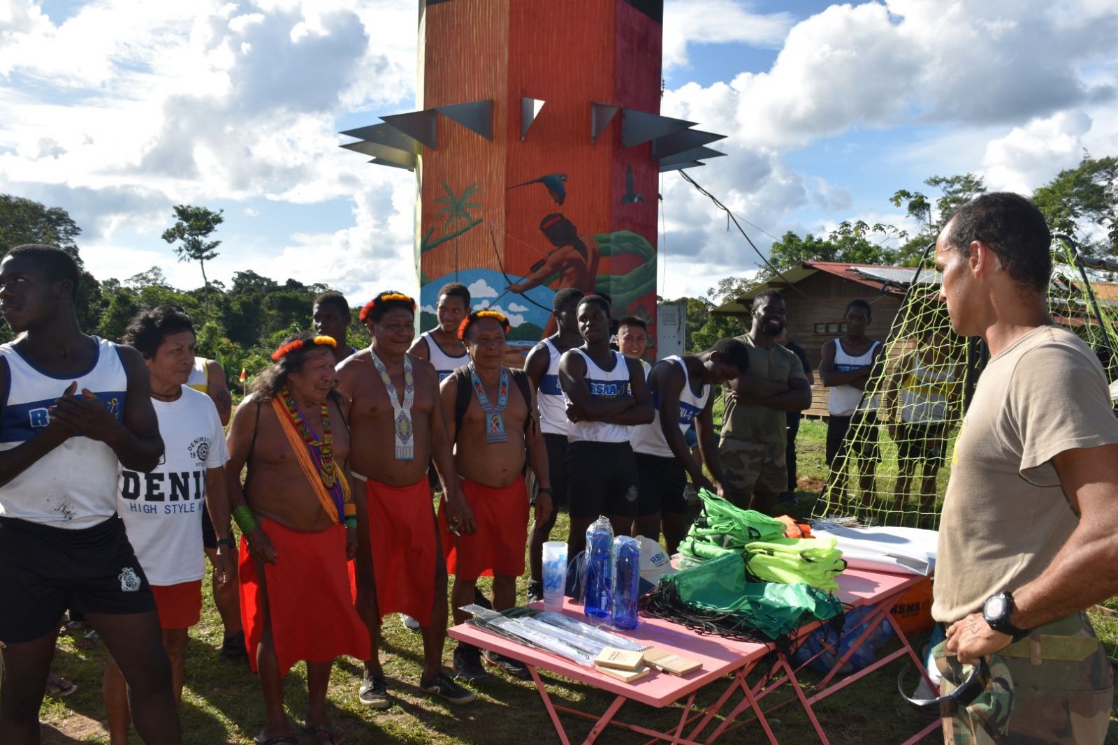 Un chantier pédagogique exceptionnel : Défi relevé pour le RSMA de la Guyane | Outremers360